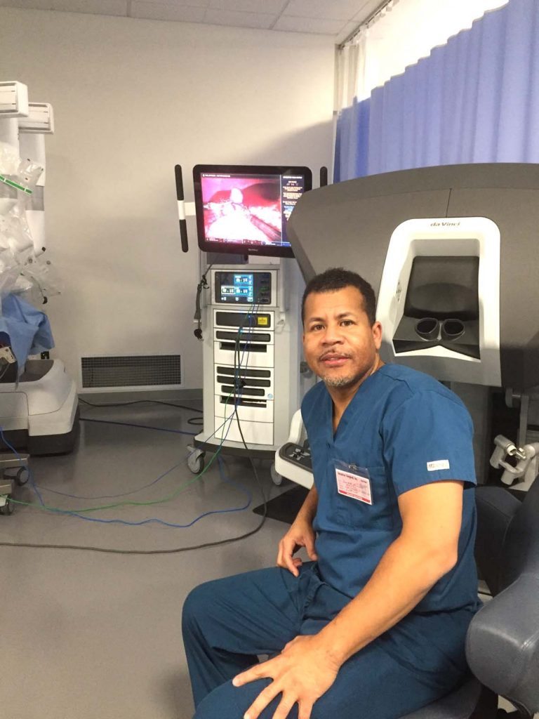Doctor-McCain-Da Vinci-Xi-Robot-2 – Cancer Surgery Associates