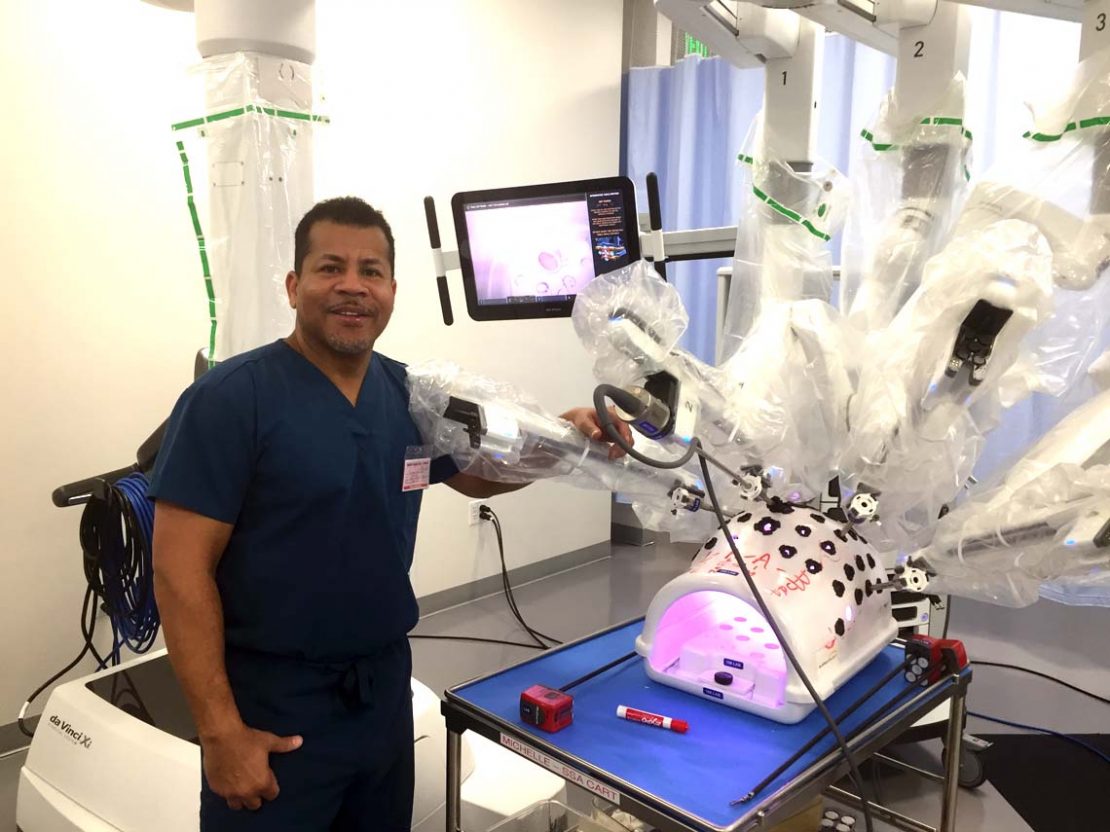 Doctor-McCain-Da Vinci-Xi-Robot - Cancer Surgery Associates